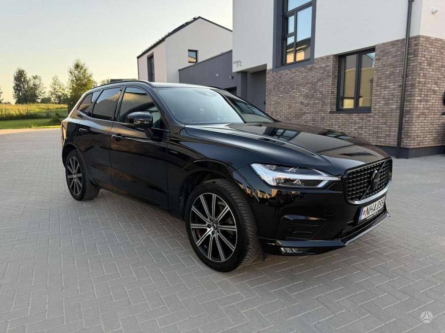 Black Volvo XC60 2020 in Vilnius, with an engine capacity of 1.97 L and mileage of 113 thousand km for 23800 €, photo 3 on AUTOMOTO.COM.LV