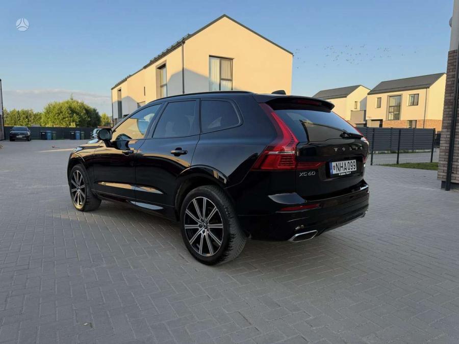 Black Volvo XC60 2020 in Vilnius, with an engine capacity of 1.97 L and mileage of 113 thousand km for 23800 €, photo 5 on AUTOMOTO.COM.LV