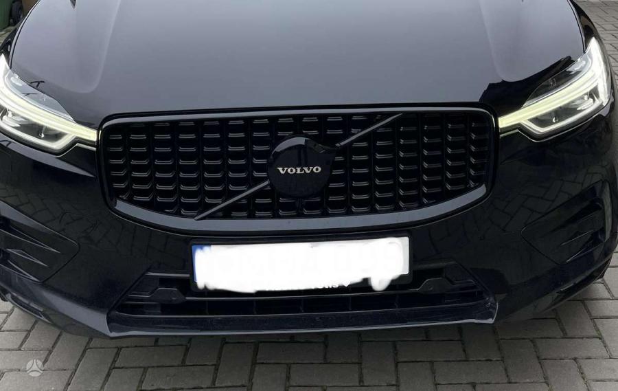 Black Volvo XC60 2020 in Vilnius, with an engine capacity of 1.97 L and mileage of 113 thousand km for 23800 €, photo 14 on AUTOMOTO.COM.LV