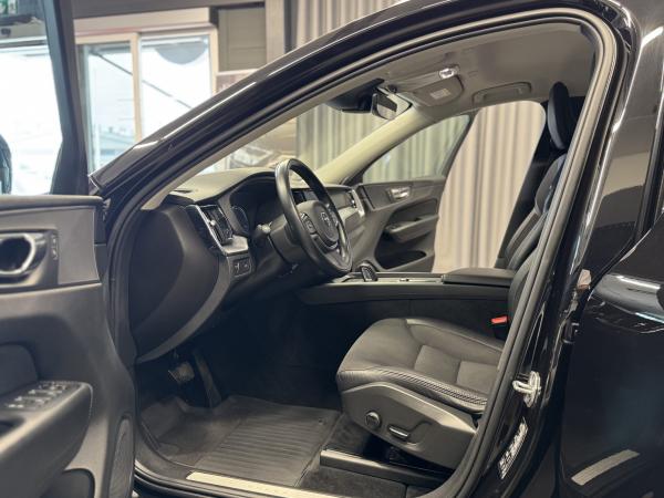 Black Volvo XC60 2020 in Riga, with an engine capacity of 2.00 L and mileage of 205 thousand km for 23990 €, photo 7 on AUTOMOTO.COM.LV