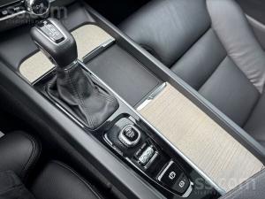 Melns Volvo XC60 2020 Rīga, ar dzinēja tilpumu 2.00 L un nobraukumu 111 tūkst. km par 23950 €, foto 22 vietnē AUTOMOTO.COM.LV