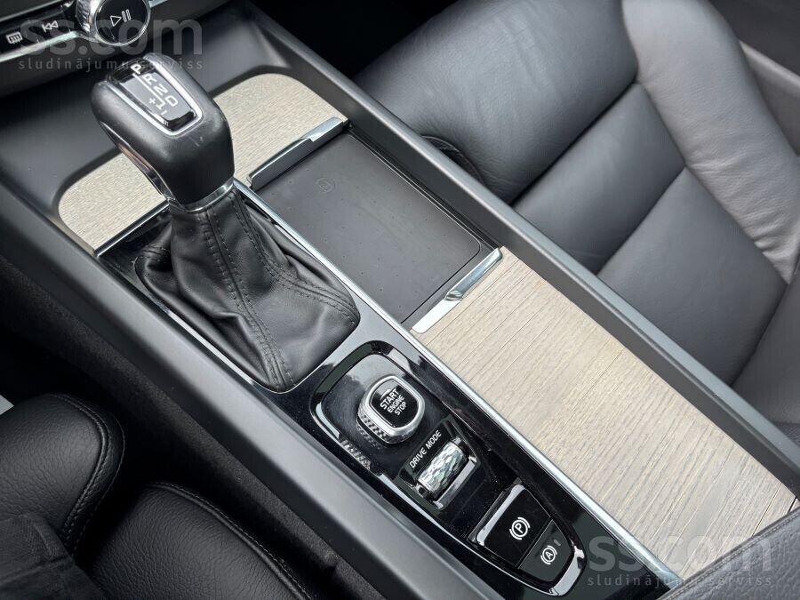 Melns Volvo XC60 2020 Rīga, ar dzinēja tilpumu 2.00 L un nobraukumu 111 tūkst. km par 23950 €, foto 22 vietnē AUTOMOTO.COM.LV