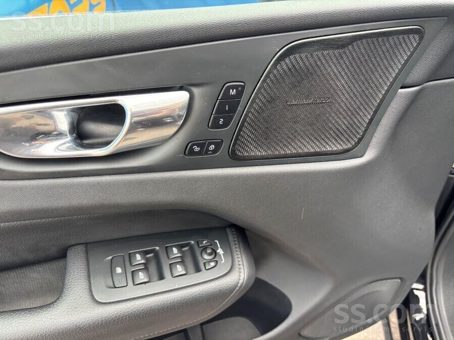 Melns Volvo XC60 2020 Rīga, ar dzinēja tilpumu 2.00 L un nobraukumu 111 tūkst. km par 23950 €, foto 25 vietnē AUTOMOTO.COM.LV