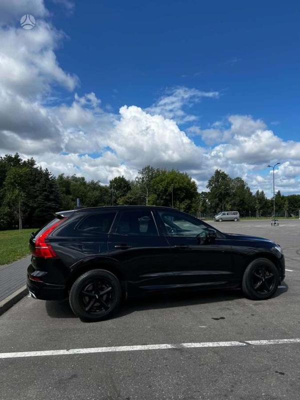 Black Volvo XC60 2020 in Panevezys, with an engine capacity of 1.97 L and mileage of 134 thousand km for 24500 €, photo 4 on AUTOMOTO.COM.LV