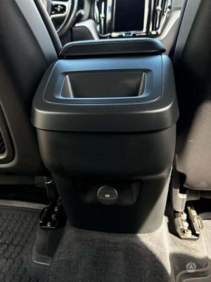 Black Volvo XC60 2020 in Panevezys, with an engine capacity of 1.97 L and mileage of 134 thousand km for 24500 €, photo 7 on AUTOMOTO.COM.LV