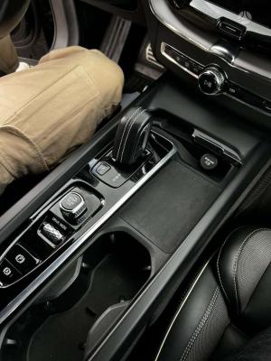 Black Volvo XC60 2020 in Panevezys, with an engine capacity of 1.97 L and mileage of 134 thousand km for 24500 €, photo 8 on AUTOMOTO.COM.LV