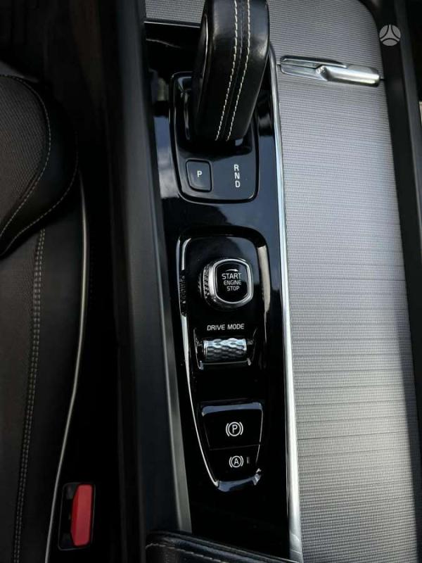 Black Volvo XC60 2020 in Panevezys, with an engine capacity of 1.97 L and mileage of 134 thousand km for 24500 €, photo 10 on AUTOMOTO.COM.LV