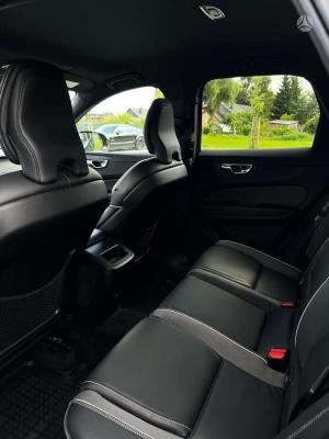 Black Volvo XC60 2020 in Panevezys, with an engine capacity of 1.97 L and mileage of 134 thousand km for 24500 €, photo 11 on AUTOMOTO.COM.LV