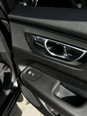 Black Volvo XC60 2020 in Panevezys, with an engine capacity of 1.97 L and mileage of 134 thousand km for 24500 €, photo 17 on AUTOMOTO.COM.LV