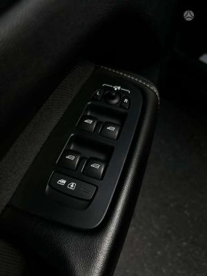 Black Volvo XC60 2020 in Panevezys, with an engine capacity of 1.97 L and mileage of 134 thousand km for 24500 €, photo 18 on AUTOMOTO.COM.LV