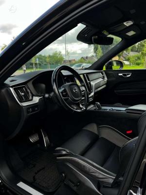 Black Volvo XC60 2020 in Panevezys, with an engine capacity of 1.97 L and mileage of 134 thousand km for 24500 €, photo 20 on AUTOMOTO.COM.LV
