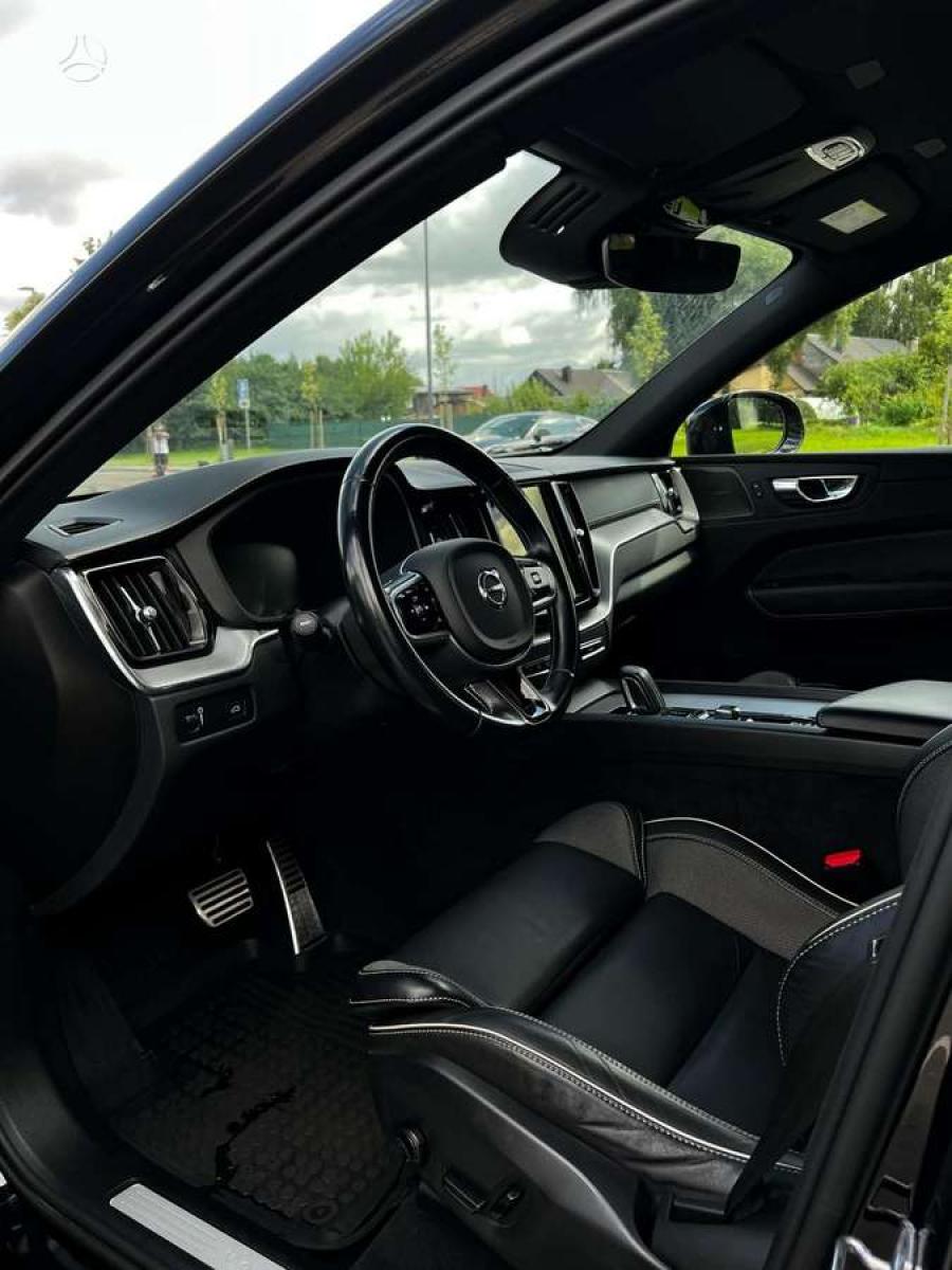 Black Volvo XC60 2020 in Panevezys, with an engine capacity of 1.97 L and mileage of 134 thousand km for 24500 €, photo 20 on AUTOMOTO.COM.LV