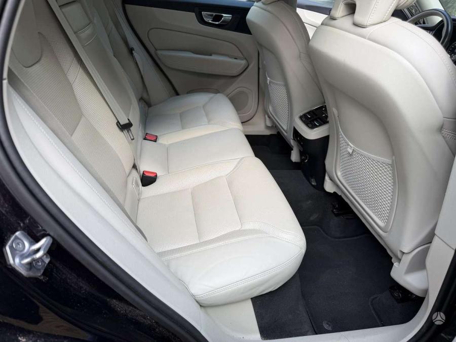 Melns Volvo XC60 2020 Tauragė, ar dzinēja tilpumu 1.97 L un nobraukumu 270 tūkst. km par 19500 €, foto 12 vietnē AUTOMOTO.COM.LV