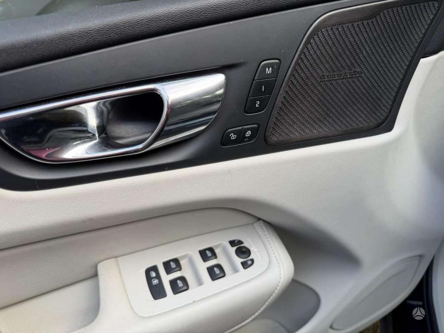 Melns Volvo XC60 2020 Tauragė, ar dzinēja tilpumu 1.97 L un nobraukumu 270 tūkst. km par 19500 €, foto 21 vietnē AUTOMOTO.COM.LV