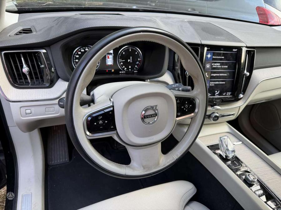 Melns Volvo XC60 2020 Tauragė, ar dzinēja tilpumu 1.97 L un nobraukumu 270 tūkst. km par 19500 €, foto 23 vietnē AUTOMOTO.COM.LV