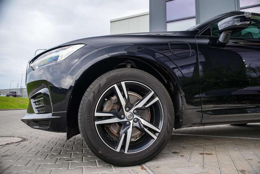 Black Volvo XC60 2020 in Kaunas, with an engine capacity of 1.97 L and mileage of 212 thousand km for 23950 €, photo 7 on AUTOMOTO.COM.LV