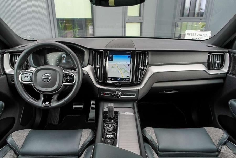 Black Volvo XC60 2020 in Kaunas, with an engine capacity of 1.97 L and mileage of 212 thousand km for 23950 €, photo 19 on AUTOMOTO.COM.LV