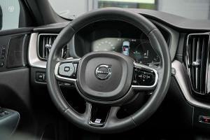 Black Volvo XC60 2020 in Kaunas, with an engine capacity of 1.97 L and mileage of 212 thousand km for 23950 €, photo 21 on AUTOMOTO.COM.LV