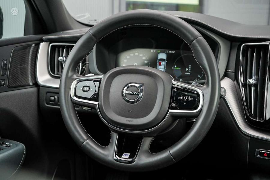 Black Volvo XC60 2020 in Kaunas, with an engine capacity of 1.97 L and mileage of 212 thousand km for 23950 €, photo 21 on AUTOMOTO.COM.LV