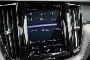 Black Volvo XC60 2020 in Kaunas, with an engine capacity of 1.97 L and mileage of 212 thousand km for 23950 €, photo 26 on AUTOMOTO.COM.LV