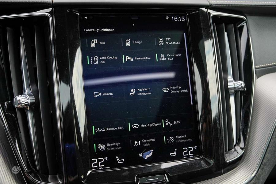 Black Volvo XC60 2020 in Kaunas, with an engine capacity of 1.97 L and mileage of 212 thousand km for 23950 €, photo 26 on AUTOMOTO.COM.LV