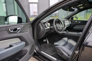 Black Volvo XC60 2020 in Kaunas, with an engine capacity of 1.97 L and mileage of 212 thousand km for 23950 €, photo 28 on AUTOMOTO.COM.LV