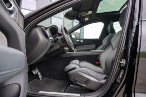 Black Volvo XC60 2020 in Kaunas, with an engine capacity of 1.97 L and mileage of 212 thousand km for 23950 €, photo 29 on AUTOMOTO.COM.LV