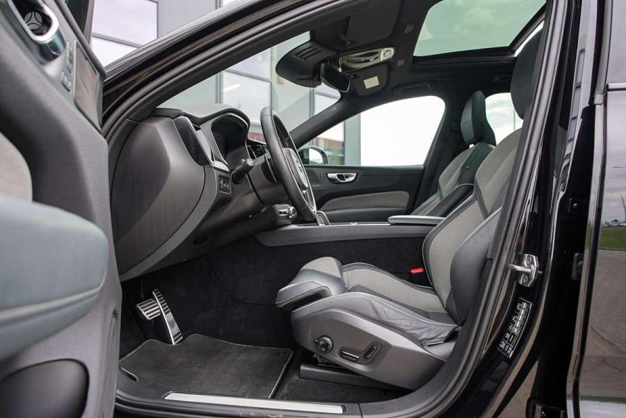 Black Volvo XC60 2020 in Kaunas, with an engine capacity of 1.97 L and mileage of 212 thousand km for 23950 €, photo 29 on AUTOMOTO.COM.LV