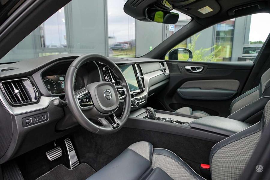 Black Volvo XC60 2020 in Kaunas, with an engine capacity of 1.97 L and mileage of 212 thousand km for 23950 €, photo 30 on AUTOMOTO.COM.LV