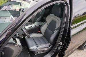 Black Volvo XC60 2020 in Kaunas, with an engine capacity of 1.97 L and mileage of 212 thousand km for 23950 €, photo 31 on AUTOMOTO.COM.LV