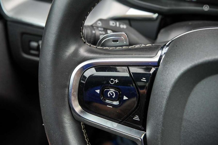 Black Volvo XC60 2020 in Kaunas, with an engine capacity of 1.97 L and mileage of 212 thousand km for 23950 €, photo 34 on AUTOMOTO.COM.LV