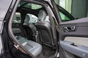 Black Volvo XC60 2020 in Kaunas, with an engine capacity of 1.97 L and mileage of 212 thousand km for 23950 €, photo 43 on AUTOMOTO.COM.LV
