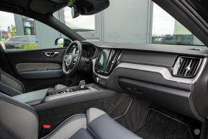 Black Volvo XC60 2020 in Kaunas, with an engine capacity of 1.97 L and mileage of 212 thousand km for 23950 €, photo 46 on AUTOMOTO.COM.LV
