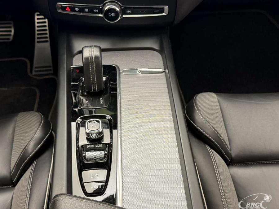 Black Volvo XC60 2020 in Vilnius, with an engine capacity of 1.97 L and mileage of 137 thousand km for 29900 €, photo 20 on AUTOMOTO.COM.LV