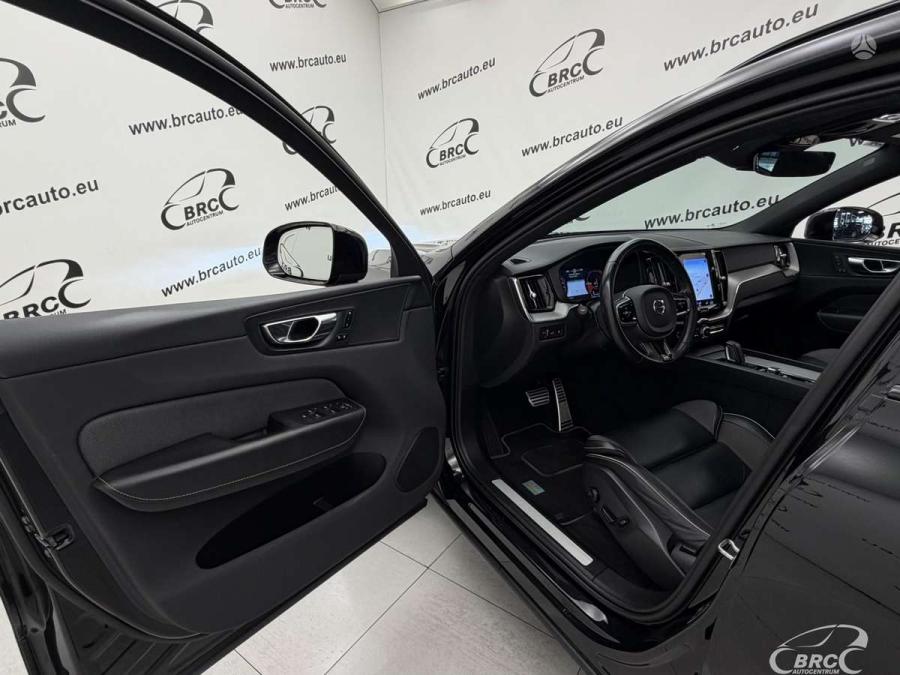 Black Volvo XC60 2020 in Vilnius, with an engine capacity of 1.97 L and mileage of 137 thousand km for 29900 €, photo 21 on AUTOMOTO.COM.LV