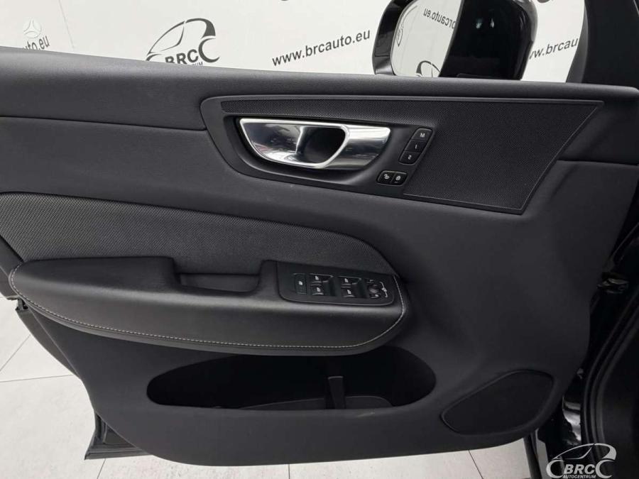 Black Volvo XC60 2020 in Vilnius, with an engine capacity of 1.97 L and mileage of 137 thousand km for 29900 €, photo 22 on AUTOMOTO.COM.LV