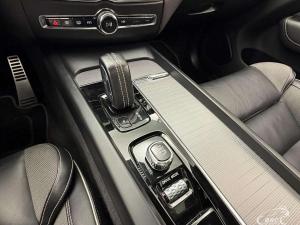 Black Volvo XC60 2020 in Vilnius, with an engine capacity of 1.97 L and mileage of 137 thousand km for 29900 €, photo 29 on AUTOMOTO.COM.LV