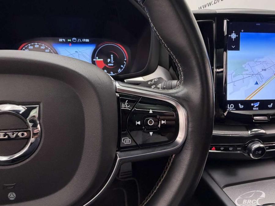 Black Volvo XC60 2020 in Vilnius, with an engine capacity of 1.97 L and mileage of 137 thousand km for 29900 €, photo 32 on AUTOMOTO.COM.LV