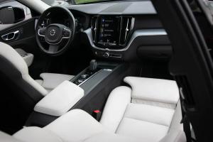 Melns Volvo XC60 2020 Tukums, ar dzinēja tilpumu 2.00 L un nobraukumu 127 tūkst. km par 28990 €, foto 6 vietnē AUTOMOTO.COM.LV