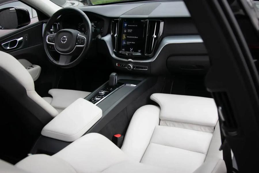 Melns Volvo XC60 2020 Tukums, ar dzinēja tilpumu 2.00 L un nobraukumu 127 tūkst. km par 28990 €, foto 6 vietnē AUTOMOTO.COM.LV