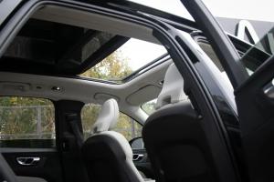 Melns Volvo XC60 2020 Tukums, ar dzinēja tilpumu 2.00 L un nobraukumu 127 tūkst. km par 28990 €, foto 7 vietnē AUTOMOTO.COM.LV