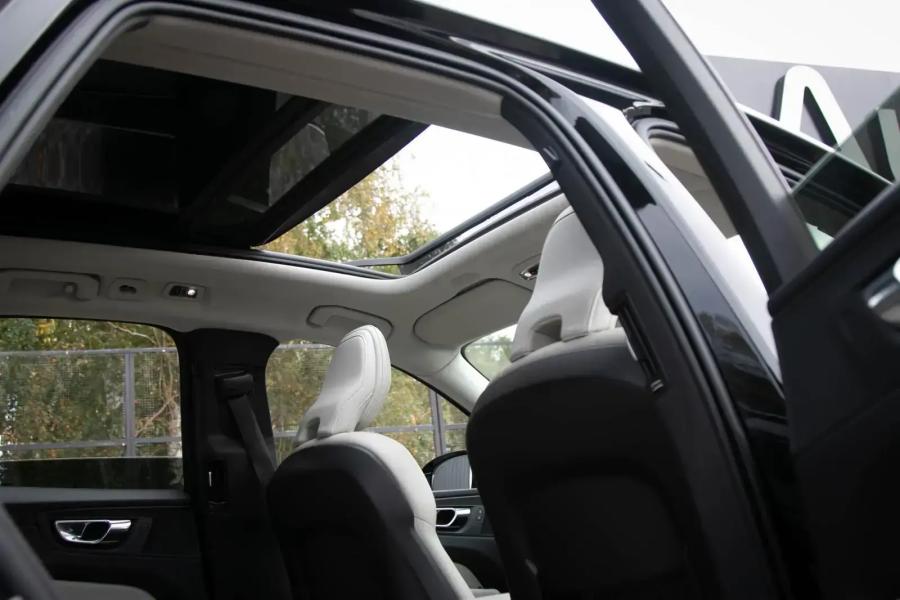 Melns Volvo XC60 2020 Tukums, ar dzinēja tilpumu 2.00 L un nobraukumu 127 tūkst. km par 28990 €, foto 7 vietnē AUTOMOTO.COM.LV