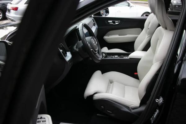 Volvo XC60 2020 in Tukums on AUTOMOTO.COM.LV Black Volvo XC60 2020 in Tukums, with an engine capacity of 2.00 L and mileage of 127 thousand km for 28990 €, photo 9 on AUTOMOTO.COM.LV