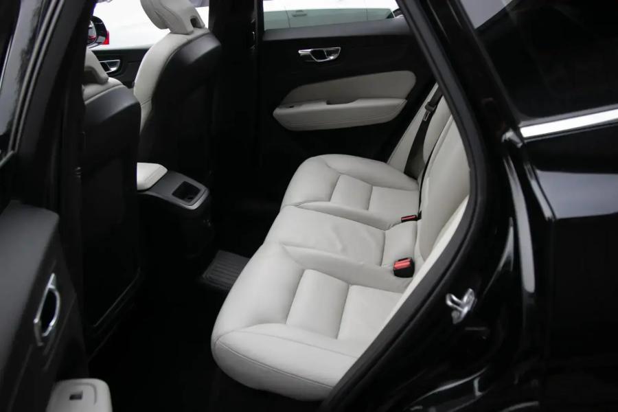 Melns Volvo XC60 2020 Tukums, ar dzinēja tilpumu 2.00 L un nobraukumu 127 tūkst. km par 28990 €, foto 10 vietnē AUTOMOTO.COM.LV