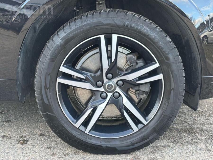 Melns Volvo XC60 2021 Rīga, ar dzinēja tilpumu 2.00 L un nobraukumu 141 tūkst. km par 33990 €, foto 24 vietnē AUTOMOTO.COM.LV