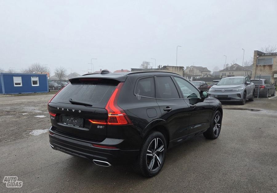 Black Volvo XC60 2021 in Vilnius, with an engine capacity of 2.00 L and mileage of 98 thousand km for 36500 €, photo 4 on AUTOMOTO.COM.LV