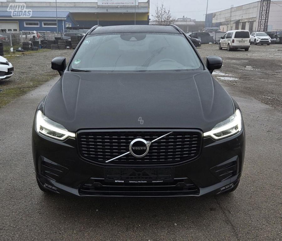 Black Volvo XC60 2021 in Vilnius, with an engine capacity of 2.00 L and mileage of 98 thousand km for 36500 €, photo 7 on AUTOMOTO.COM.LV