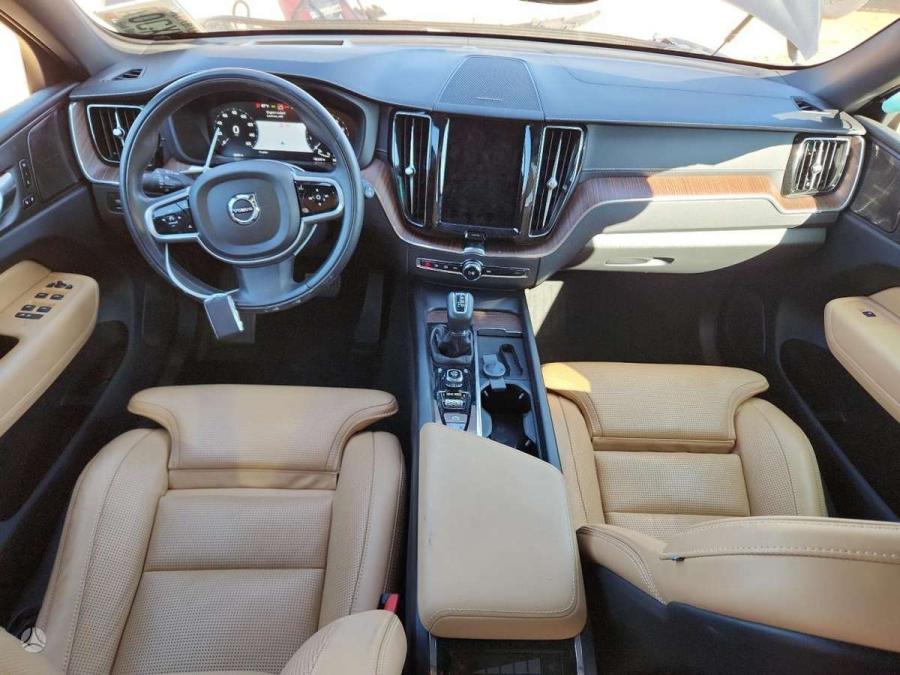 Melns Volvo XC60 2021 Viļņa, ar dzinēja tilpumu 2.00 L un nobraukumu 38 tūkst. km par 14990 €, foto 6 vietnē AUTOMOTO.COM.LV