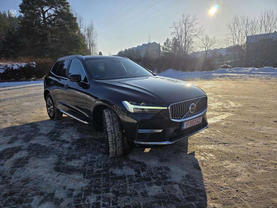 Black Volvo XC60 2021 in Vilnius, with an engine capacity of 1.97 L and mileage of 119 thousand km for 31144 €, photo 1 on AUTOMOTO.COM.LV