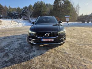 Black Volvo XC60 2021 in Vilnius, with an engine capacity of 1.97 L and mileage of 119 thousand km for 31144 €, photo 2 on AUTOMOTO.COM.LV